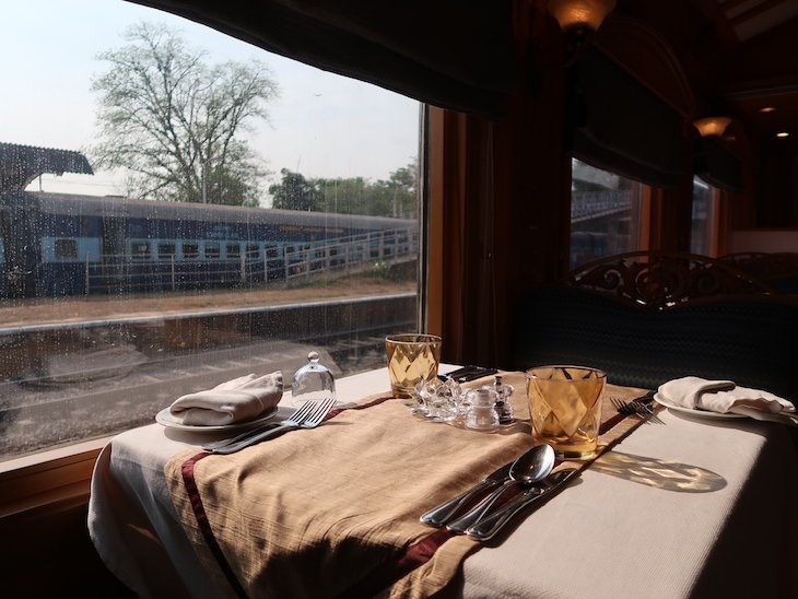 A bordo do comboio de luxo Deccan Odyssey, na Índia | Viaje Comigo