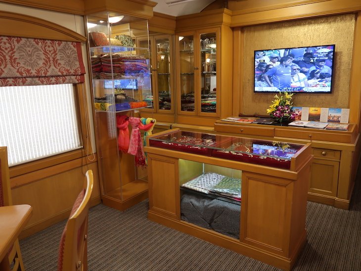 A bordo do comboio de luxo Deccan Odyssey, na Índia | Viaje Comigo