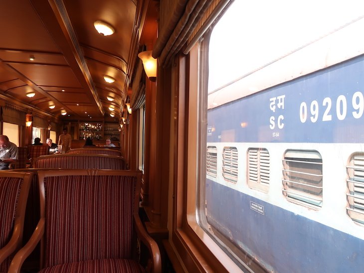 A bordo do comboio de luxo Deccan Odyssey, na Índia | Viaje Comigo