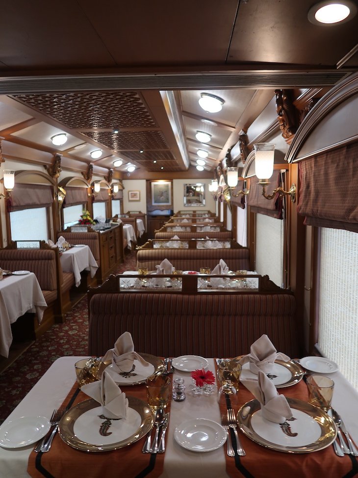 A bordo do comboio de luxo Deccan Odyssey, na Índia | Viaje Comigo