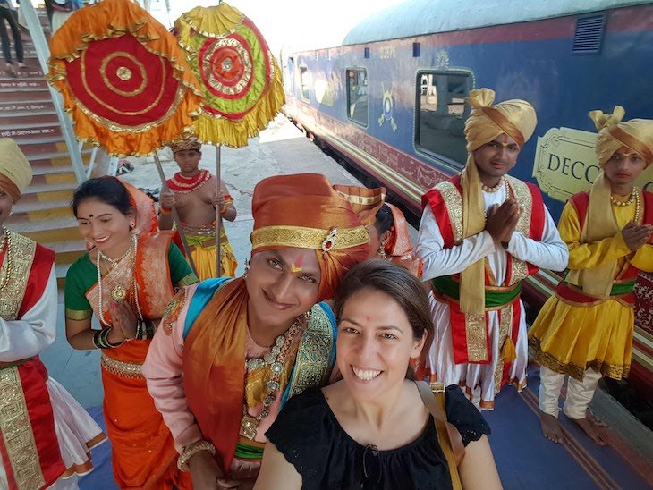 A bordo do comboio de luxo Deccan Odyssey, na Índia | Viaje Comigo
