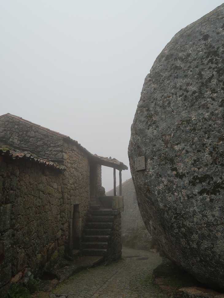 A rudeza bela da Aldeia Histórica de Monsanto | Viaje Comigo