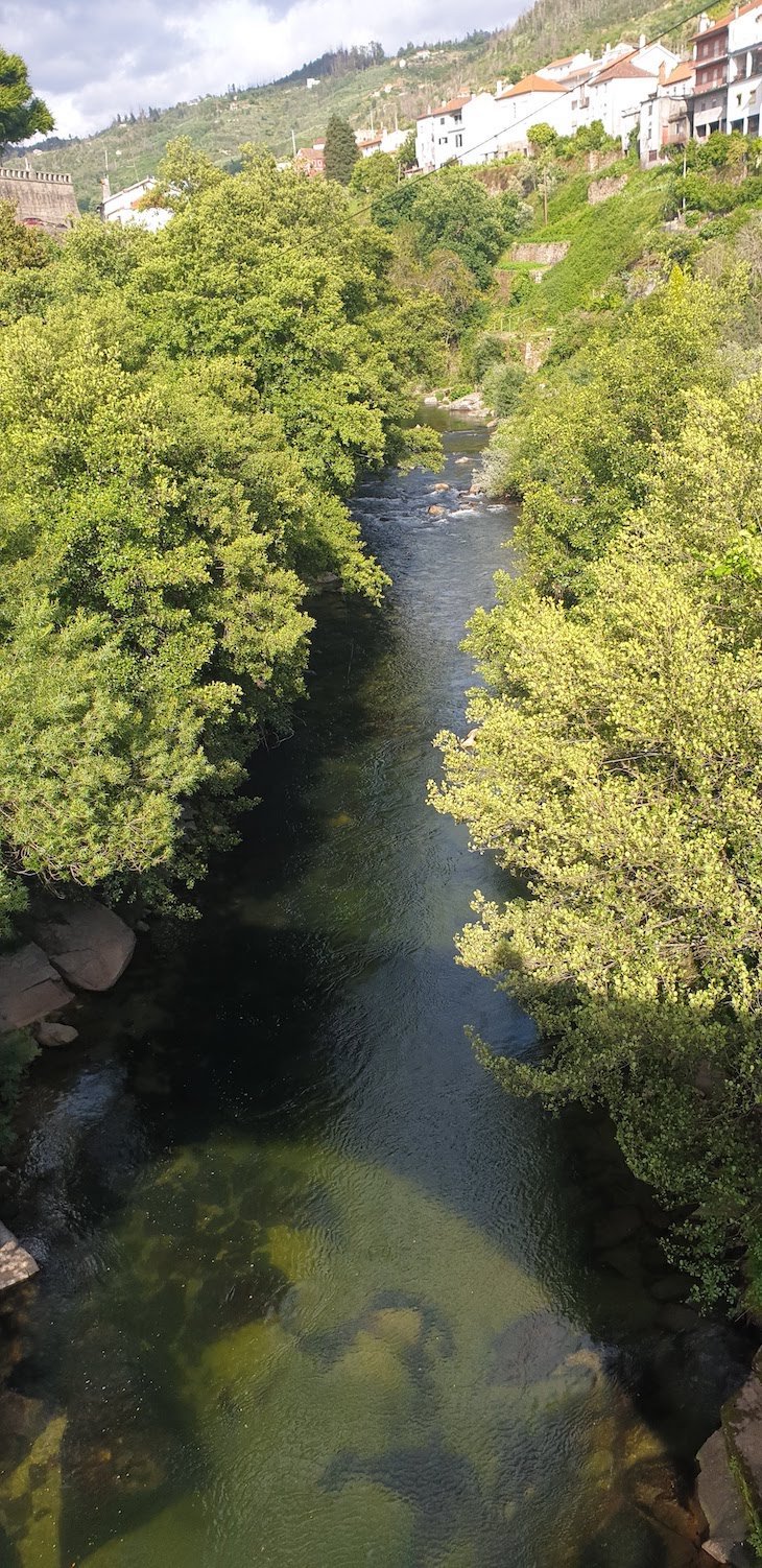 Praia fluvial, percursos pedestres e castelo de Avô, Oliveira do ...